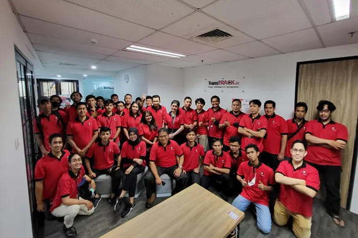 TransTRACK.ID Beri Kompensasi Kecelakaan Rp 100 Juta untuk PT Prabu ...