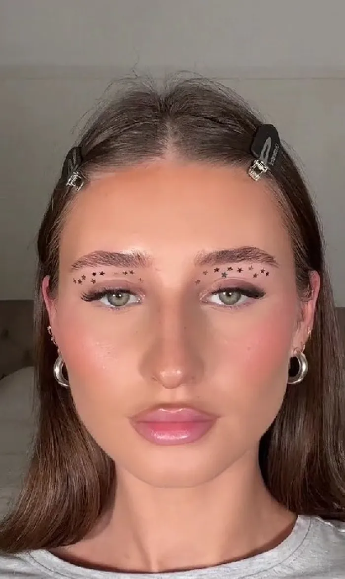 Inspirasi Makeup Simpel Untuk Malam Tahun Baru Yang Viral Di Tiktok
