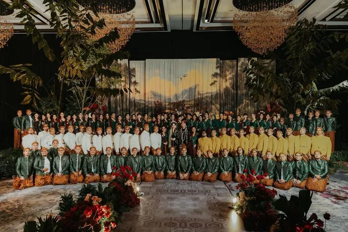 Fakta Menarik Pernikahan Nino RAN yang Didampingi 95 Bridesmaid ...