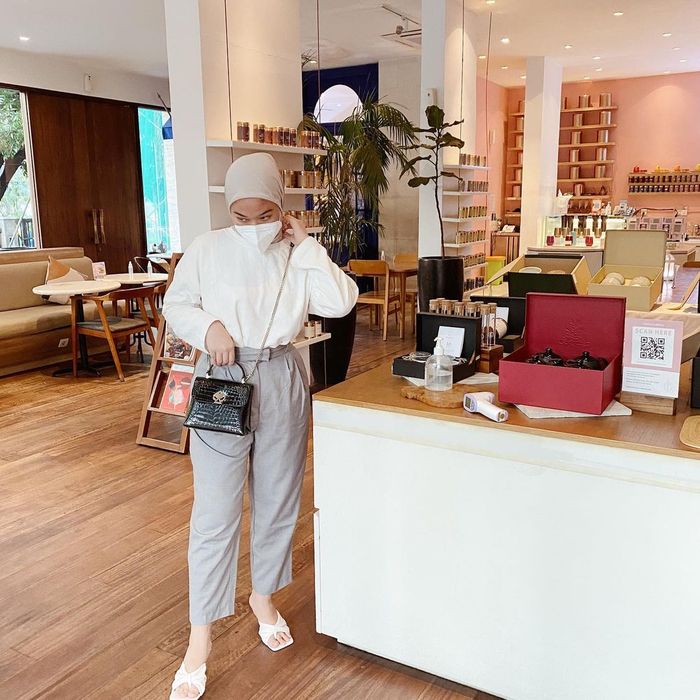 Ini 5 Gaya Modis Ratu Ghania yang Tetap Tampil Percaya Diri dengan ...