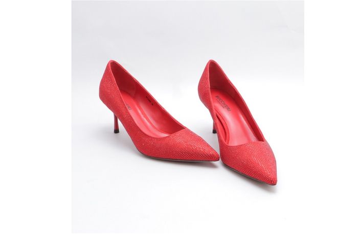 Elegan, Ini 5 Rekomendasi Heels Merah untuk Kado Natal di Tokopedia ...