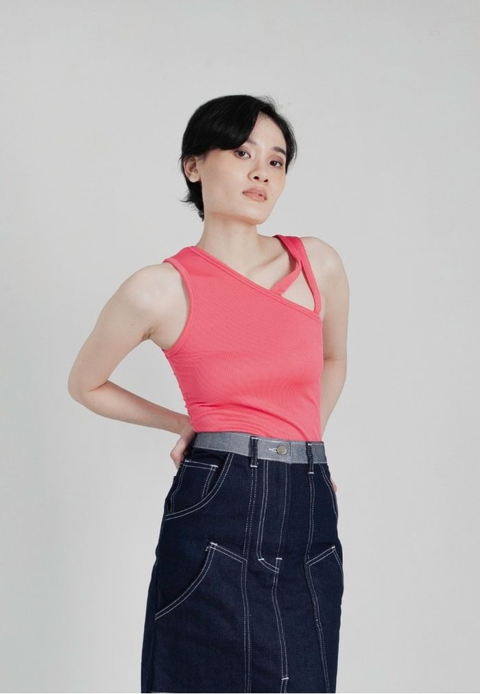 4 Rekomendasi Tanktop yang Cocok untuk Inner Blazer, Mulai Rp90 Ribu ...