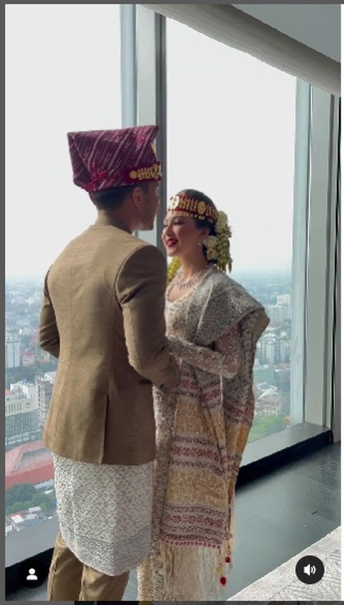 Penampilan Jessica Mila dan Yakup Hasibuan Saat Pernikahan Adat Batak ... Penampilan Jessica Mila dan Yakup Hasibuan Saat Pernikahan Adat Batak ...