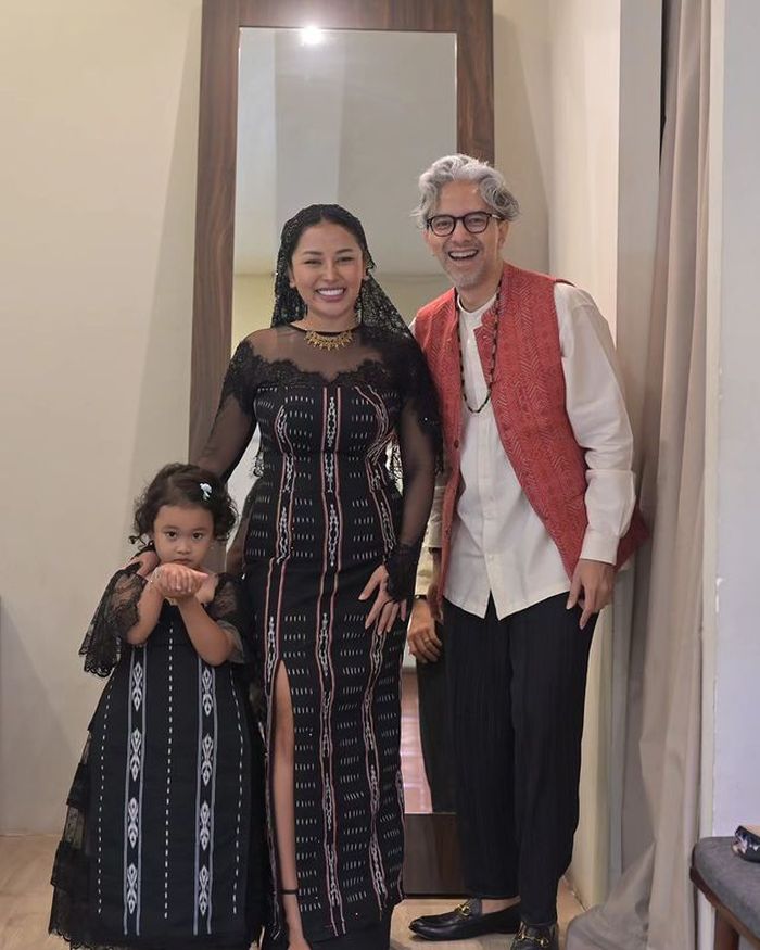 Kisah Busana Mutia Ayu saat Konser 25 Tahun Glenn Fredly yang Viral di ...