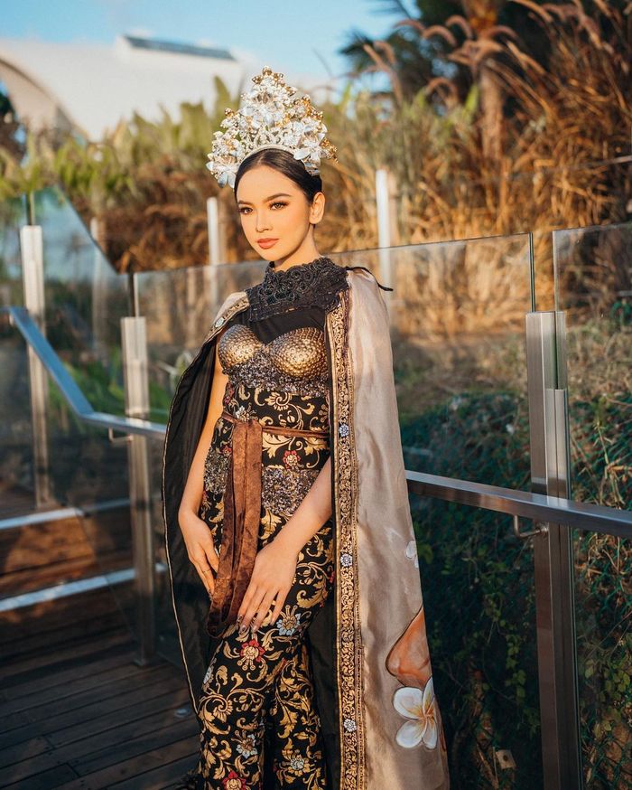 4 Gaya Fashion Lyodra, Bak Sang Dewi dalam Balutan Wastra Nusantara - Semua Halaman - Parapuan