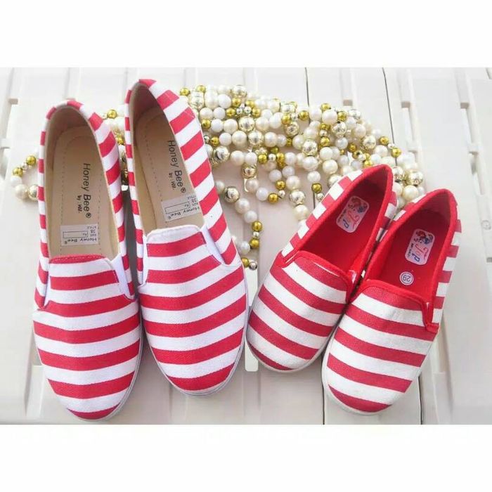 Tampak Kompak, Ini Rekomendasi Sepatu Couple Ibu dan Anak di Tokopedia ...
