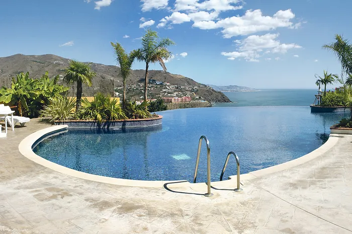 Berenang Tanpa Batas di Infinity Pool, Salah Satunya Ada di Indonesia ...