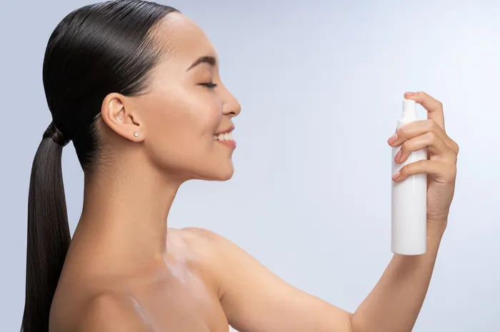 Skincare Viral di TikTok : 4 Face Mist Lokal untuk Atasi Jerawat - Parapuan