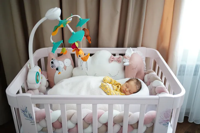 Kapan Waktu Tepat Bagi Bayi Tidur di Kamar Sendiri? Ini Penjelasannya - Parapuan