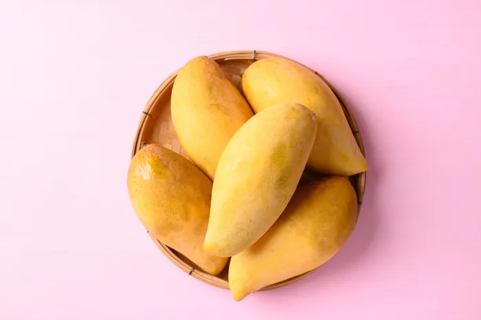 Mudah dan Alami, Berikut 3 Tips Agar Buah Mangga Cepat Matang - Parapuan