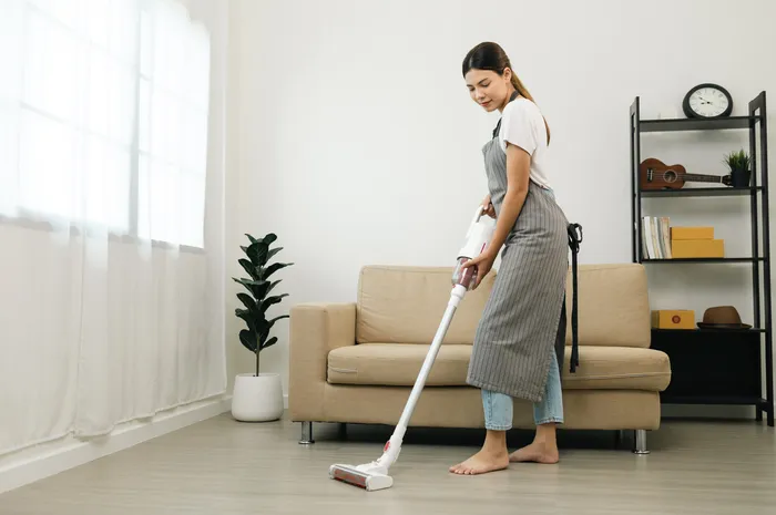 Hindari 5 Kesalahan Umum dalam Penggunaan Vacuum Cleaner - Parapuan