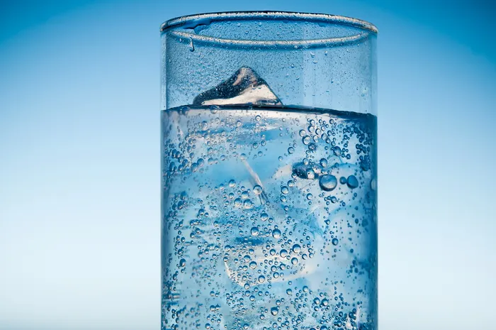 Bukan Sekadar Air Biasa, Ini Manfaat Sparkling Water bagi Tubuh - Parapuan
