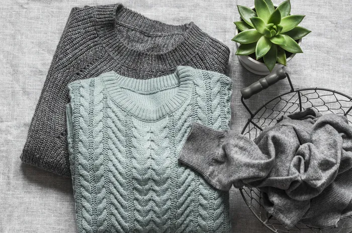 Ini 5 Jenis Sweater yang Cocok untuk Dipakai saat Musim Hujan (Bagian I ...