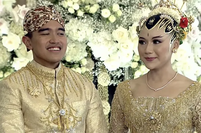 Upacara Panggih di Pernikahan Kaesang dan Erina, Jalani Sungkeman - Semua Halaman - Parapuan