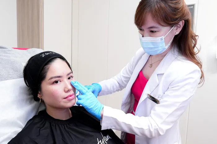 Kulit Cerah saat Liburan Akhir Tahun, Ini Rekomendasi Perawatan Kecantikannya - Parapuan