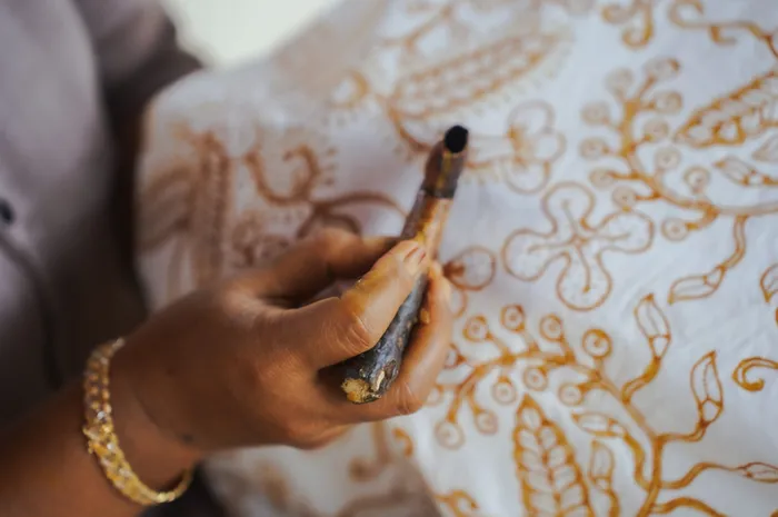 Batik Merawit: Pesan Ketekunan di Balik Peringatan Hari Batik Nasional ...