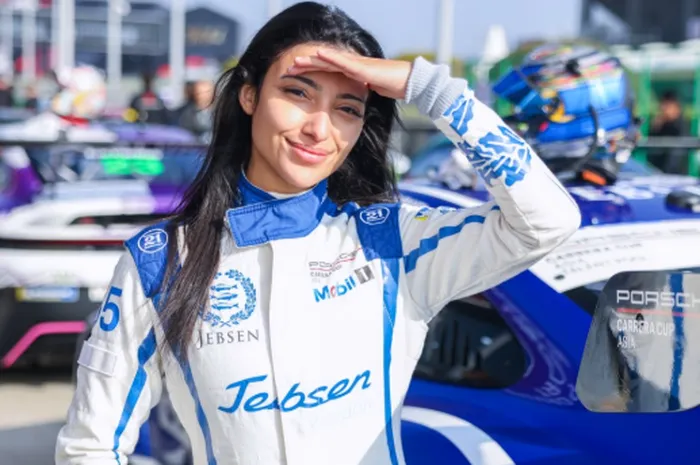 Amna Al Qubaisi, Pembalap Perempuan Pertama di Porsche Carrera Cup Asia ...