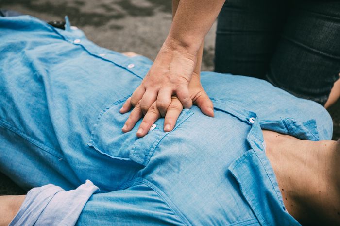 Penting untuk Pertolongan Pertama, Begini Cara Melakukan Teknik CPR ...