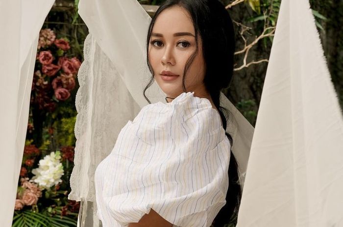 Cerita Aura Kasih Butuh Sentuhan Fisik, selain Melepas Stres Ternyata Ini 3 Manfaatnya! - Parapuan