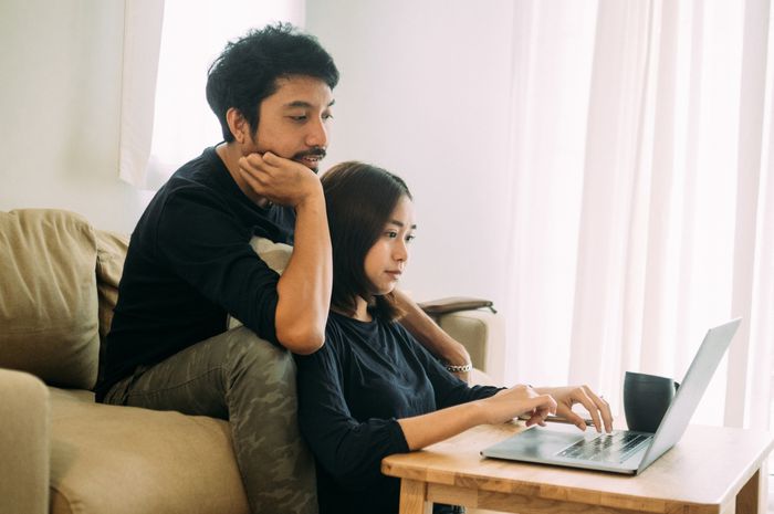 Apa Itu Negging? Berikut Penjelasan dan Dampaknya dalam Hubungan - Parapuan