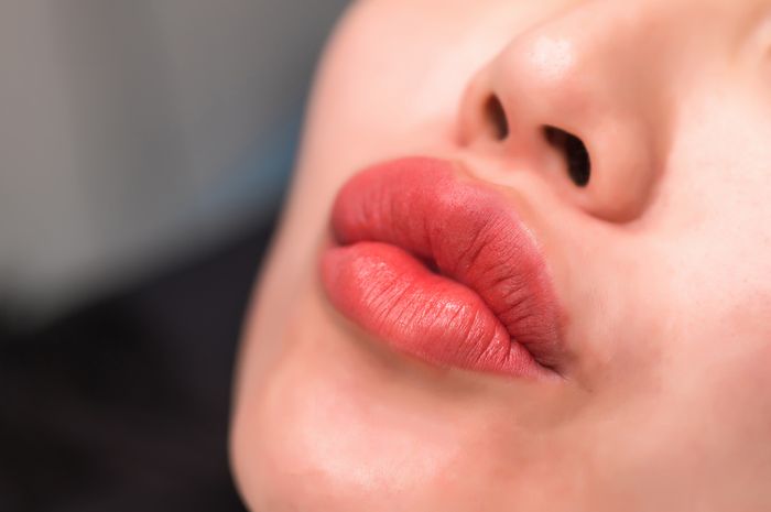 Mengenal Gym Lips, Makeup Bibir Tampak Fresh yang Viral di TikTok ...