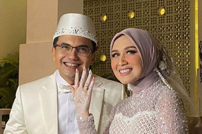 BERITA TERPOPULER LADY BOSS: Profil Istri Sahrul Gunawan hingga Tips ...