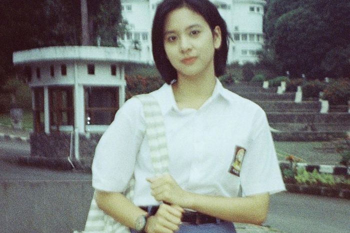 Cerita Zee JKT48 Jadi Karakter Perempuan di Film Ancika 1995 - Parapuan
