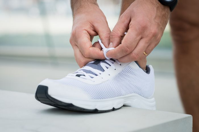 5 Rekomendasi Wallking Shoes, Bikin Jalan Kaki Lebih Lama dan Kuat ...