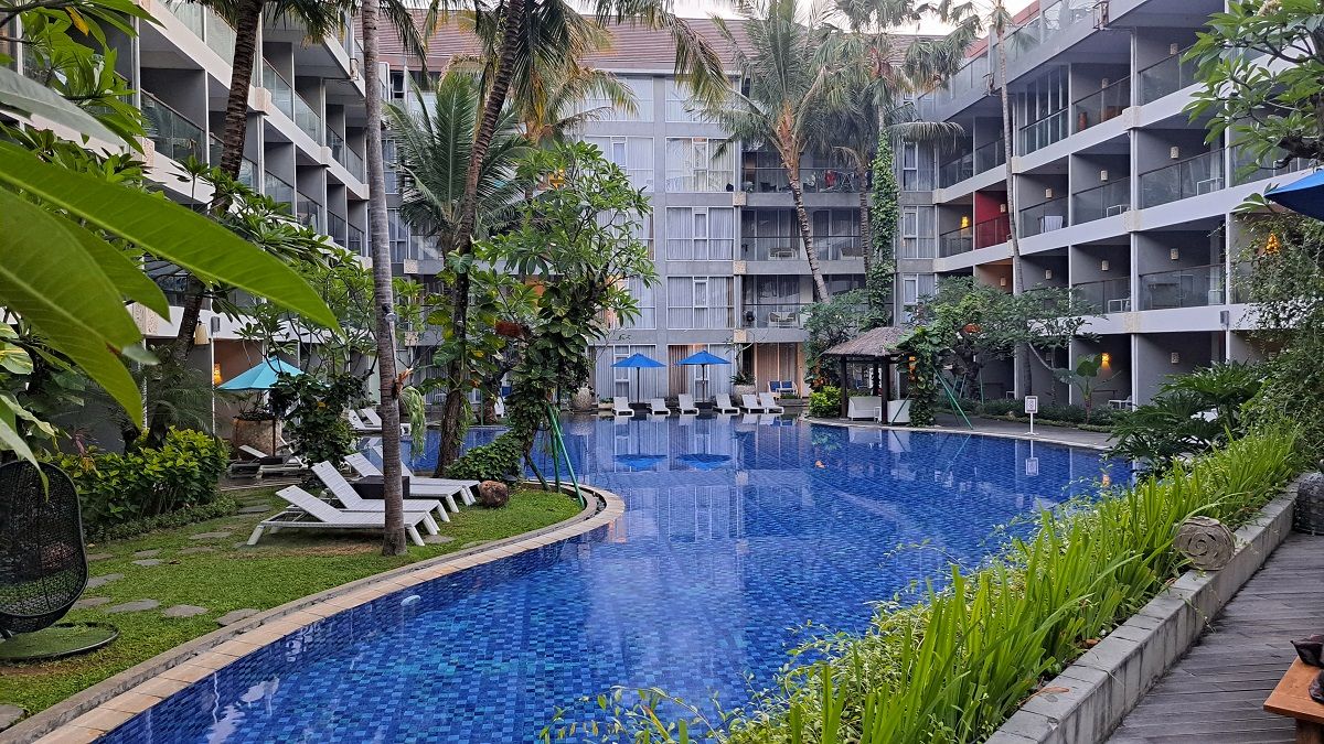 Bisa Langsung Akses Kolam Renang, Ini Review Kamar Rp1 Jutaan di Ramada ...