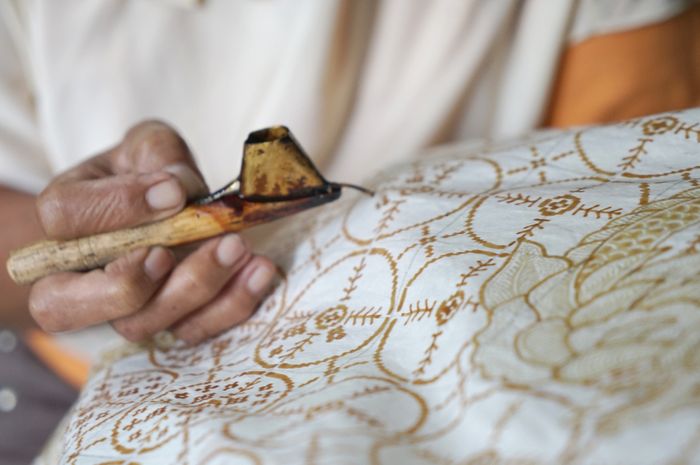 Hari Batik Nasional, Mengenal Makna di Balik 7 Motif Batik Populer di ...