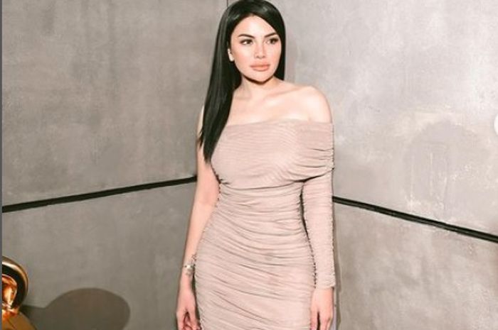 Nikita Mirzani Alami Pengapuran Tulang Leher, Kenali Penyebab ...