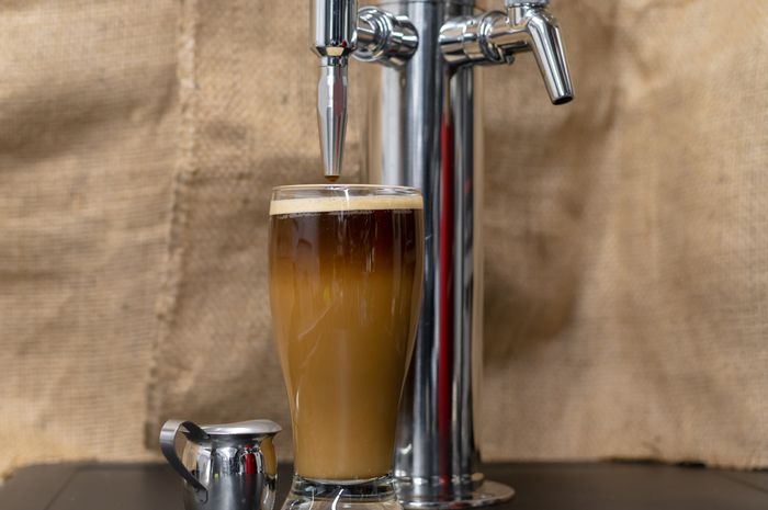 Yuk Mengenal Nitro Coffe, Kopi yang Diolah dengan Gas Nitrogen - Parapuan