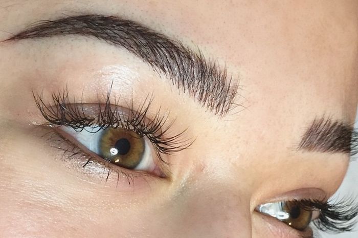 Dari Tipis Sampai Wavy! Lihat Perkembangan Tren Alis dari Tahun ke ...