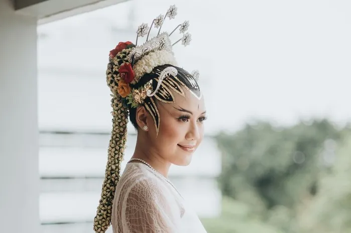 Alis Erina Gudono saat Akad Nikah Jadi Sorotan, Ini Filosofi Paes Ageng ...