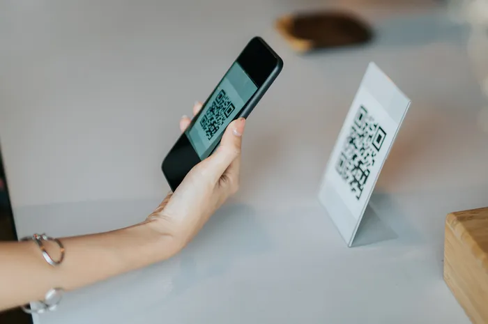 Viral Penipuan QRIS Kotak Amal, Ini Tips Bertransaksi Aman Pakai QR ...