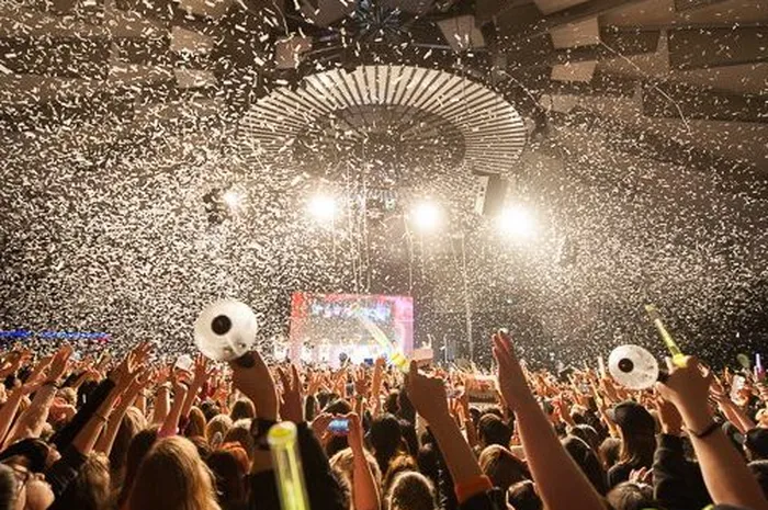 Musim Konser Kpop, Ini Peluang Ide Usaha Merchandise dari Stiker hingga ...