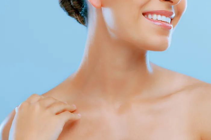 5 Cara Alami Mengencangkan Kulit Leher Kendur, Salah Satunya Masker ...