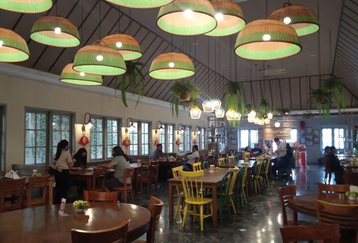 5 Tempat Makan Hidden Gem Dekat Masjiq Istiqlal, Halal dan Lezat ...