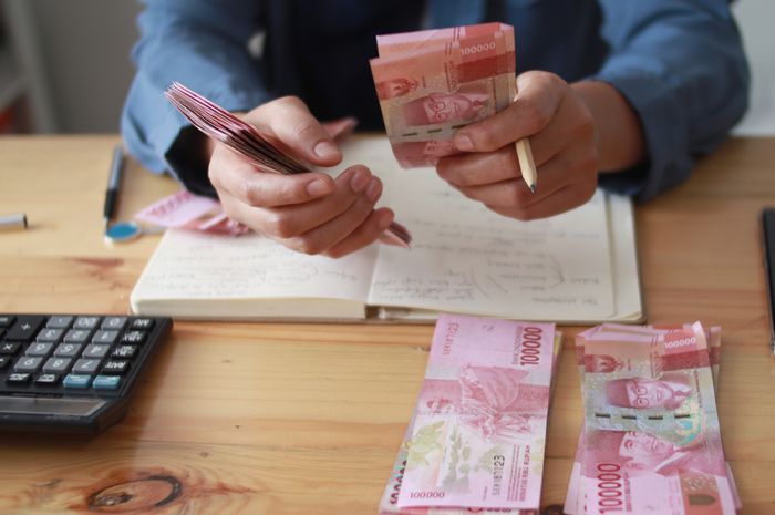 Gaji UMP Rp1,8 Jutaan? Kamu Tetap Bisa Investasi di 3 Produk Ini - Parapuan