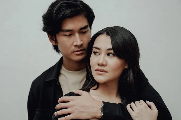 Aaliyah Massaid Duet dengan Anrez Adelio dalam Lagu Tak Searah - Parapuan
