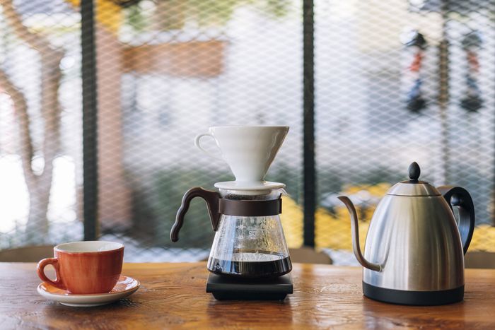 Mengenal V60, Cara Seduh Kopi Manual Paling Sederhana ala Cafe - Parapuan