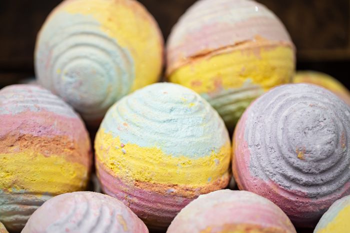 Rasakan 4 Manfaat ini Kalau Kamu Mandi Menggunakan Bath Boom - Parapuan