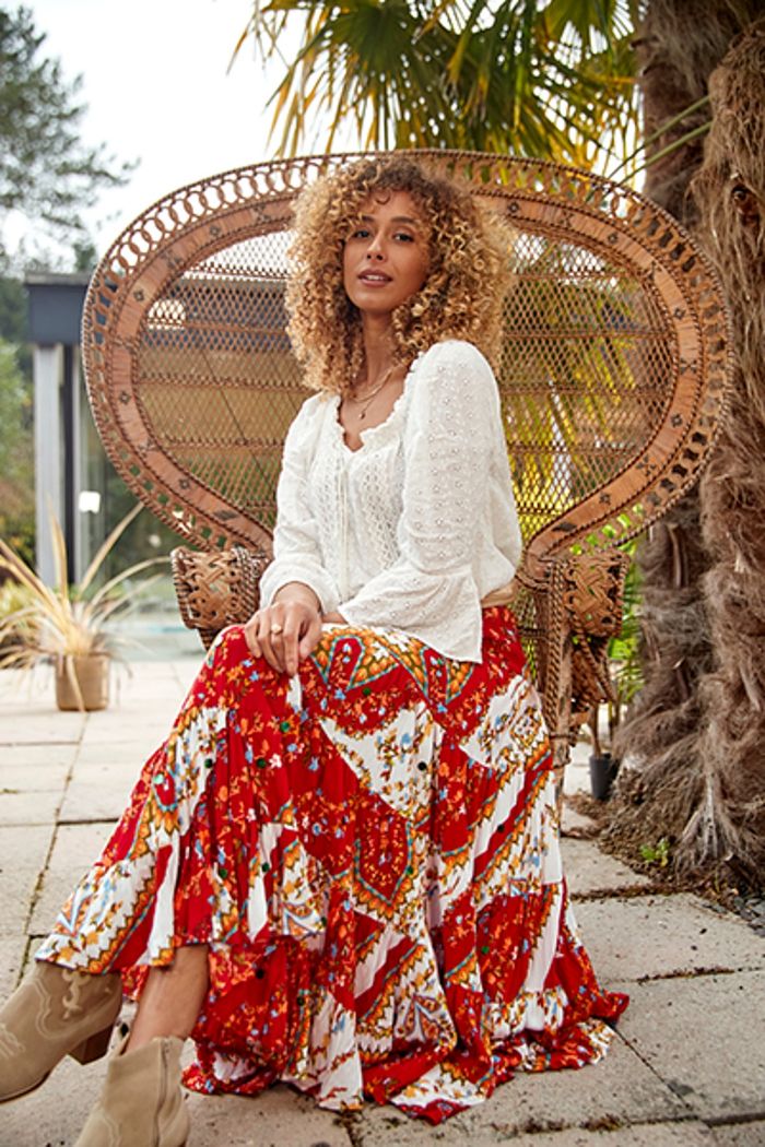 5 Tips Mix and Match Gaya Boho Chic, Kuncinya Berani Bermain Motif ...