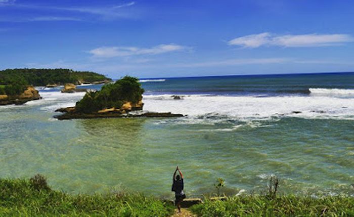 Hidden Gem di Kabupaten Sukabumi, Ada Pantai hingga Kampung Adat - Parapuan