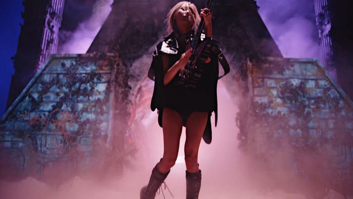 Intip Gaya Outfit Rose BLACKPINK di MV Pink Venom, Ada Lady Rocker ...