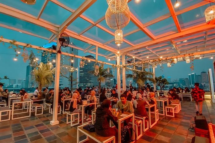 Banyak Dicari Anak Muda, Ini 4 Rekomendasi Cafe Rooftop di Jakarta ...