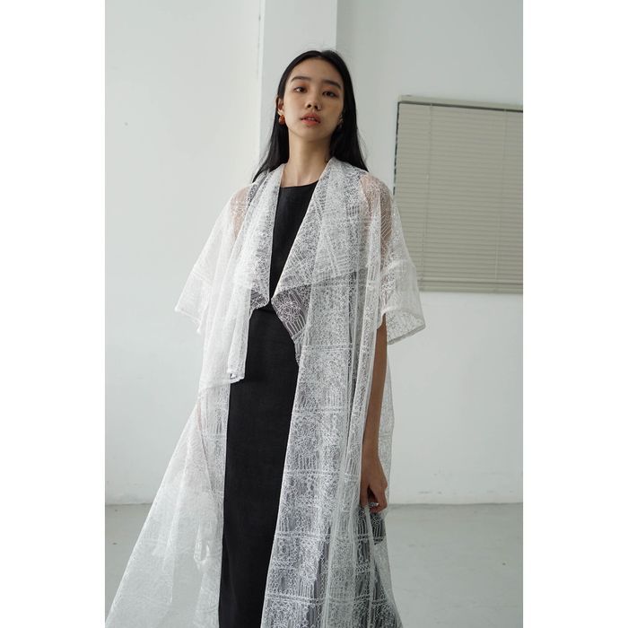 5 Inspirasi Outer Putih untuk Baju Lebaran 2023, Ada Berbagai Motif ...