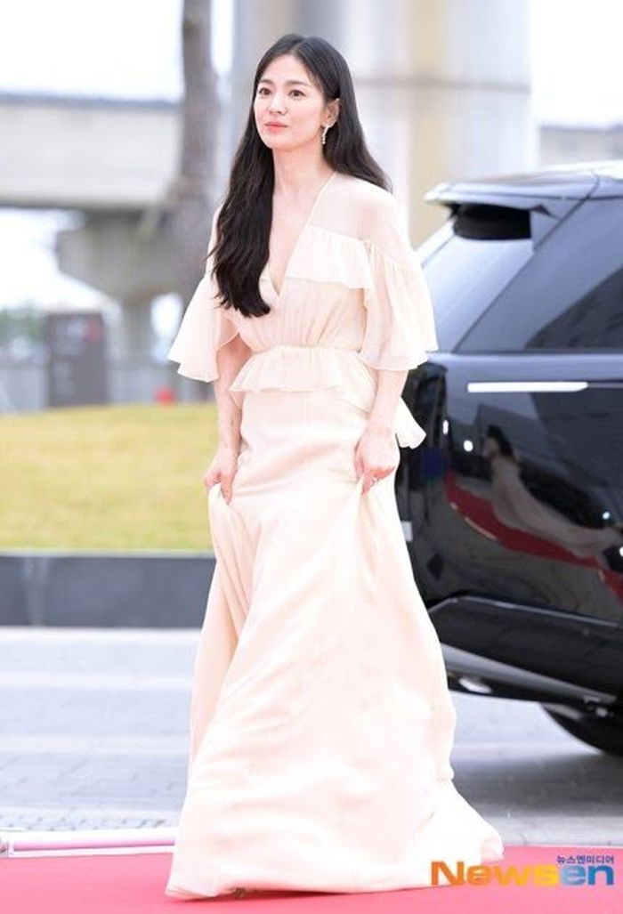 5 Gaya Terbaik Aktris di Baeksang Arts Awards 2023, Ada Park Eun Bin - Semua Halaman - Parapuan