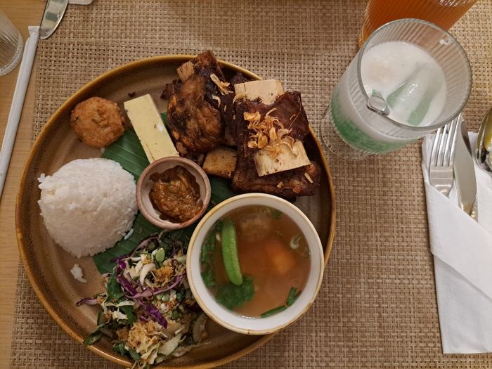 Makan ala Keluarga Kerajaan, Intip Harga dan Daftar Menu di Pracima ...