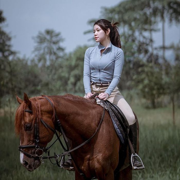 5 Gaya Fashion Regina Phoenix, Pacar Okin yang Viral di TikTok - Semua ...